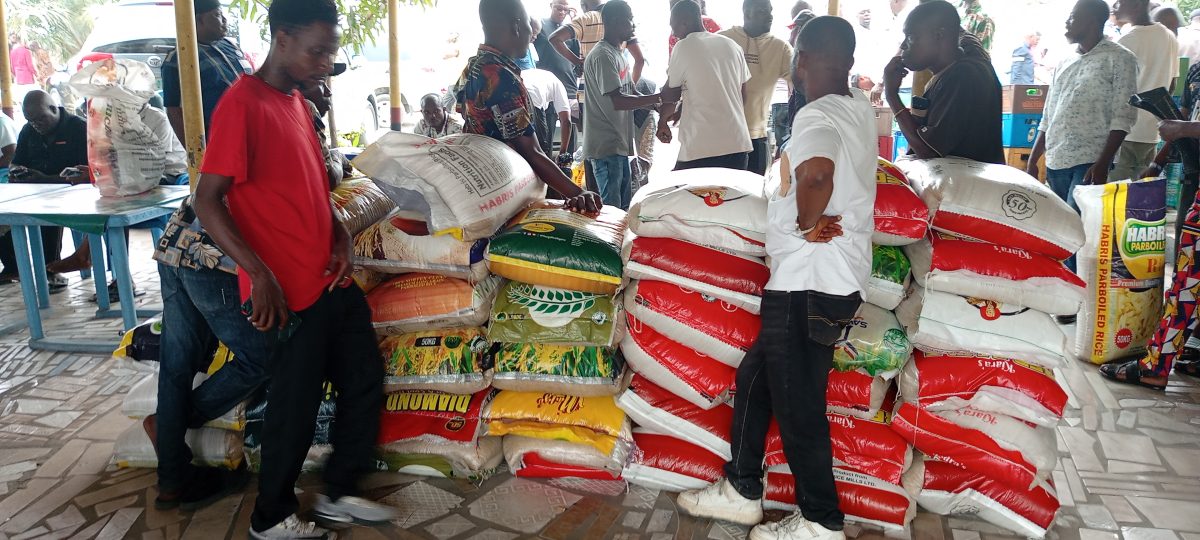 Ughelli North Native Distributes Christmas Package To Members ...